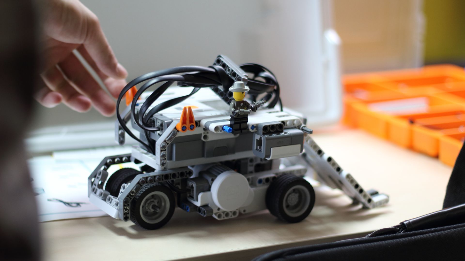 Aprende a construir tus robots con Spike Lego – COIINA